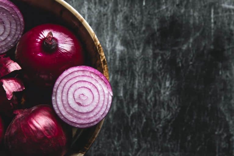 Quercetina: descubra para que serve e os benefícios para a saúde