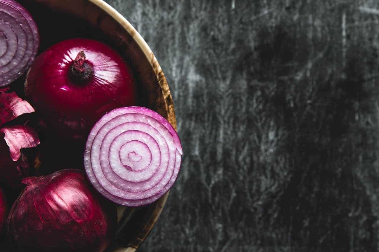 Quercetina: descubra para que serve e os benefícios para a saúde